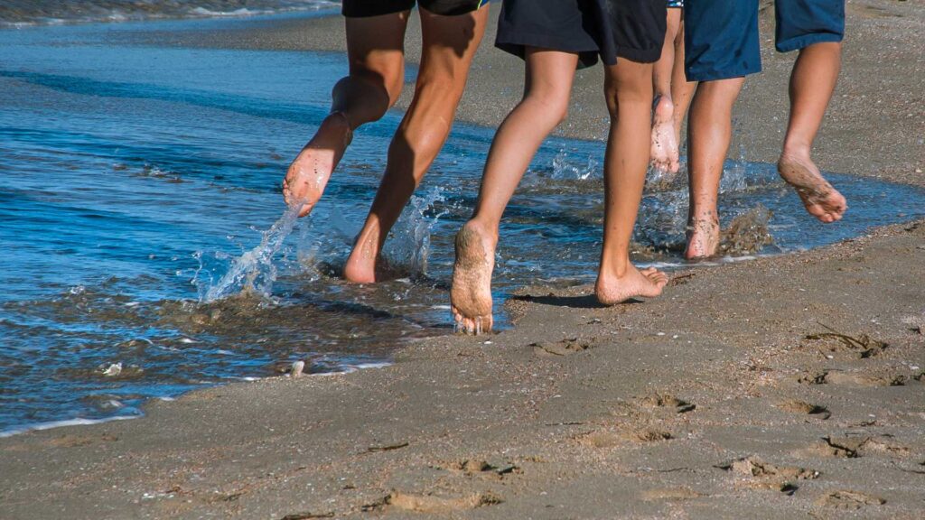 Barefoot Running Unleashed: Risks and Rewards - Blog healthyandcute.com