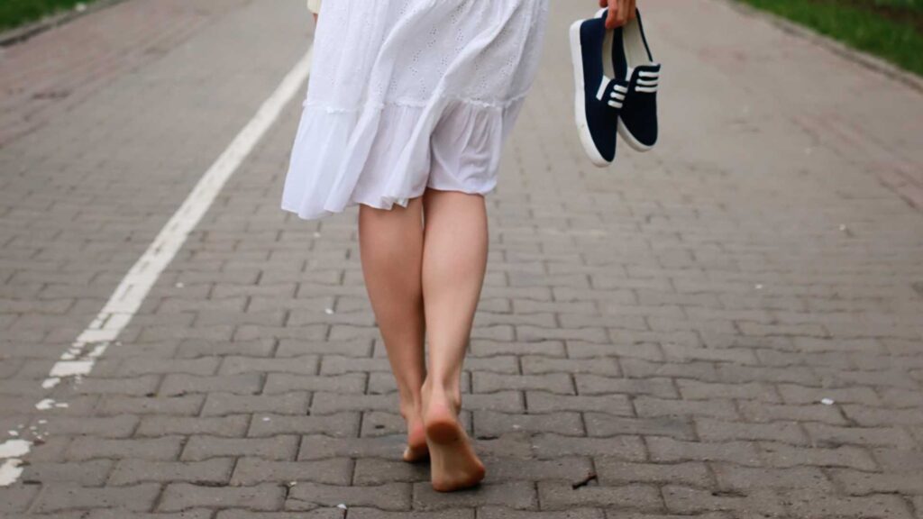 Urban Barefoot Walking: Surprising Health Benefits - Blog healthyandcute.com